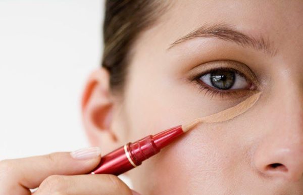 Cómo aplicar tu corrector de ojeras y qué color te conviene - valuna.co